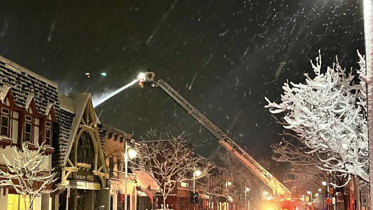 Crews respond to fire at Fiesta Cancun Mexican restaurant in Oconomowoc