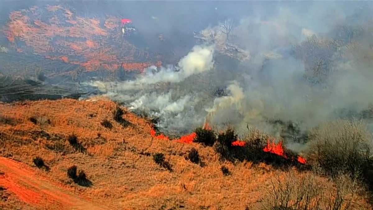 Oklahoma crews battling large wildfire
