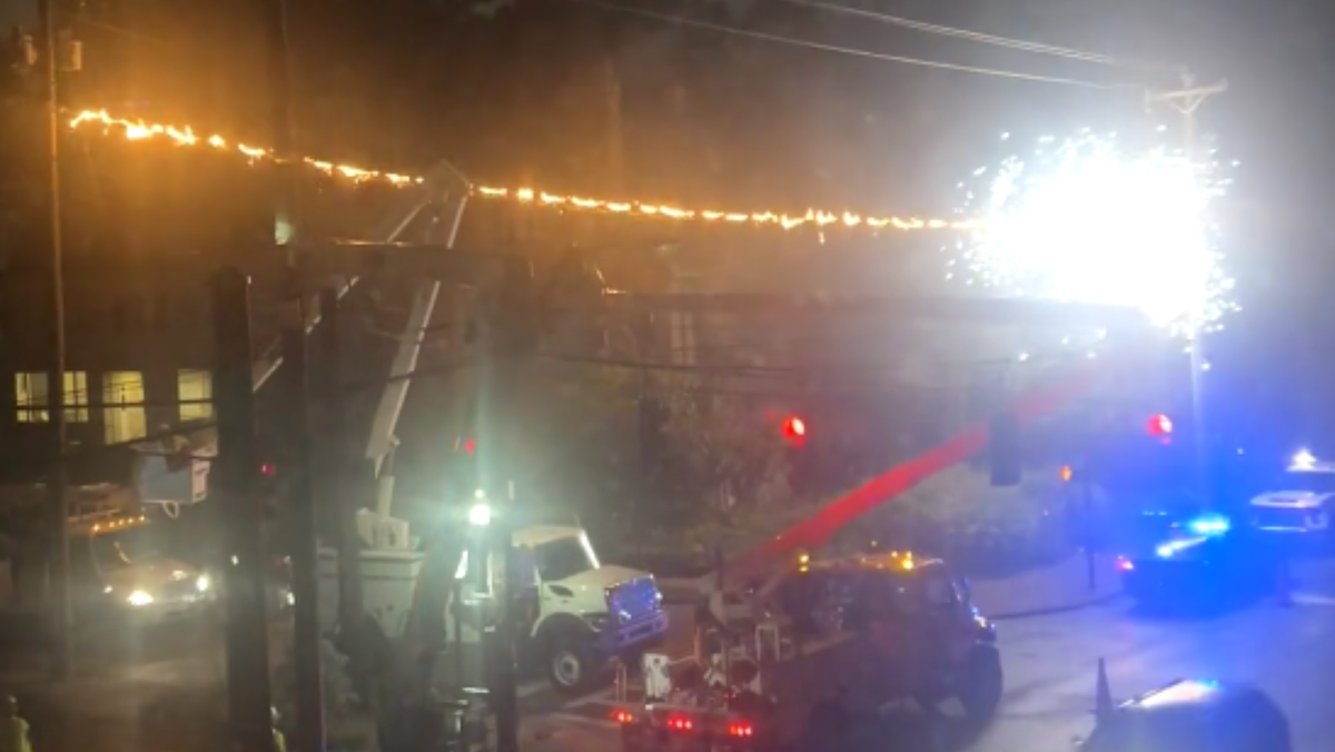 Wild video shows fire spread across power lines in Cincinnati neighborhood