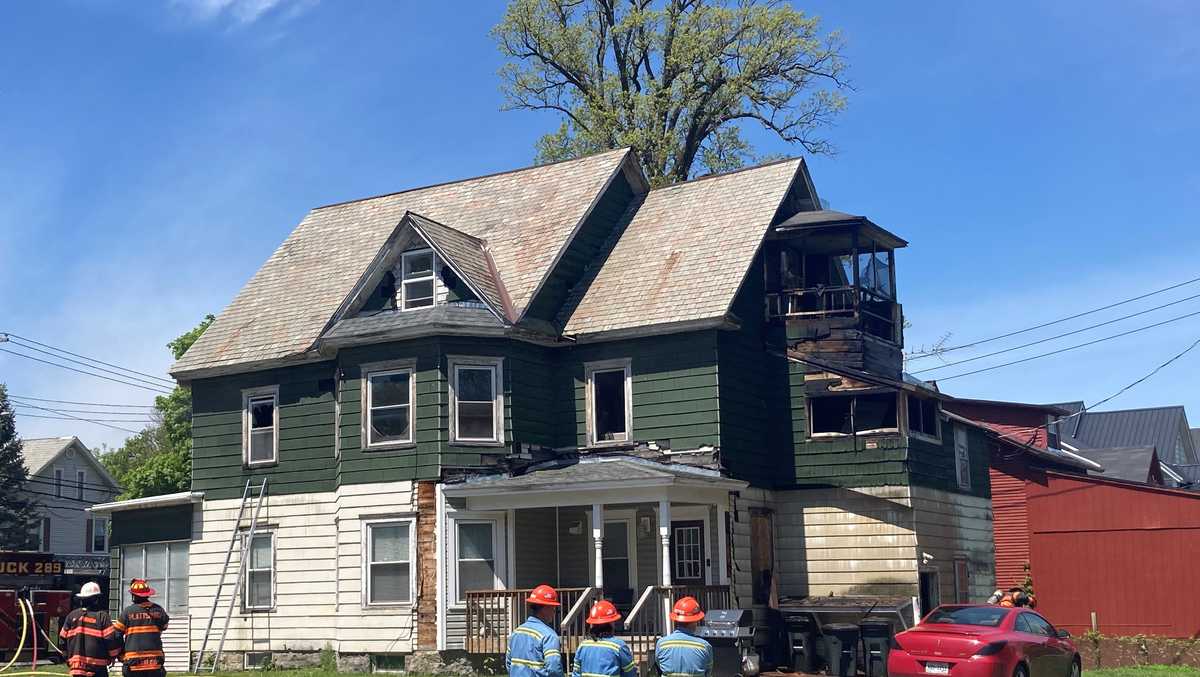 Crews battle fire at apartment home in Plattsburgh