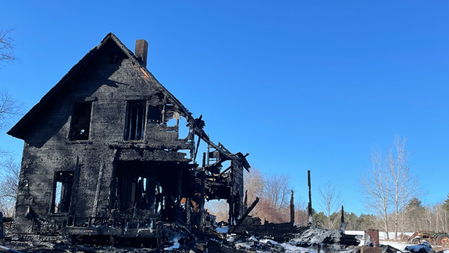 Man dies in fire that destroyed Maine home; Mother escapes