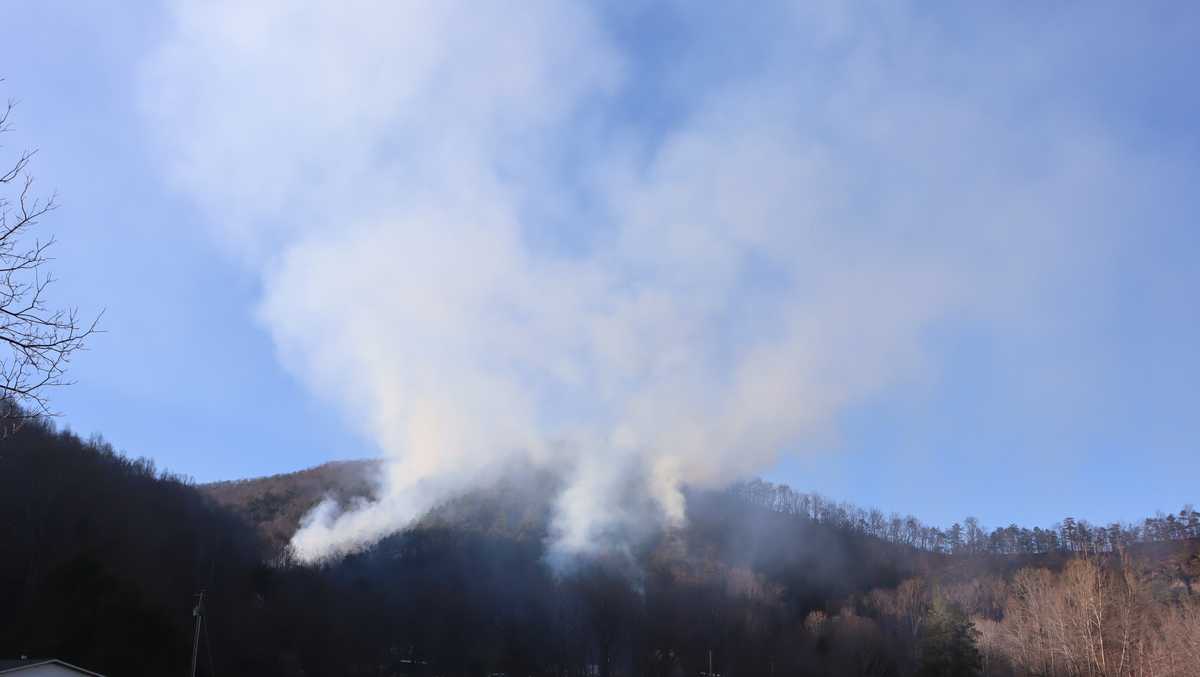 North Carolina: Fire breaks out across 75 acres near Lake Logan