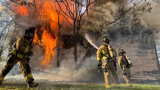 2 Russell neighborhood houses catch fire within an hour of each other