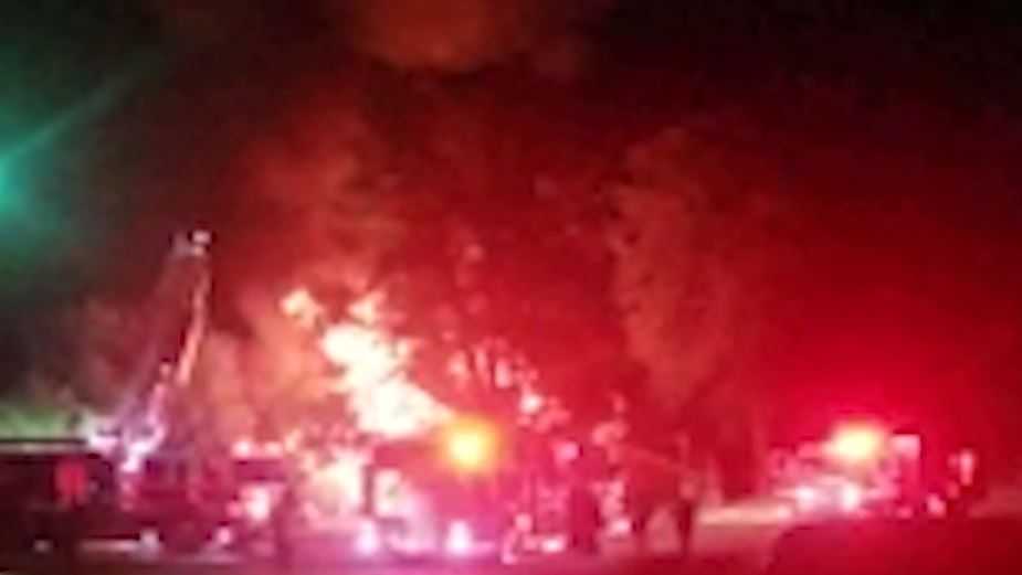 Firefighters battle house fire in Mauldin, officials say