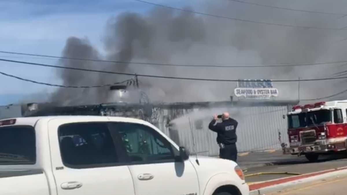Fire crews battle blaze at Harbor Seafood & Oyster Bar in Kenner