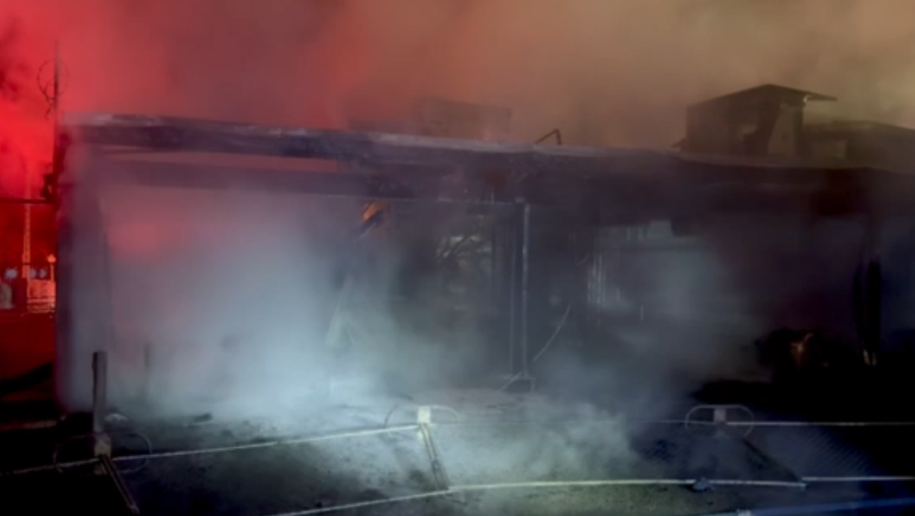 Firefighters battle fire at commercial building in Arden-Arcade that ...