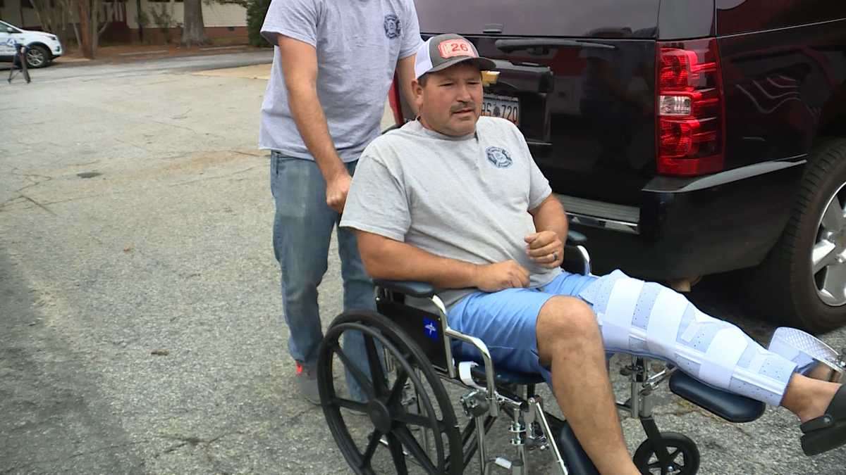 Firefighter breaks leg on job, keeps fighting fire
