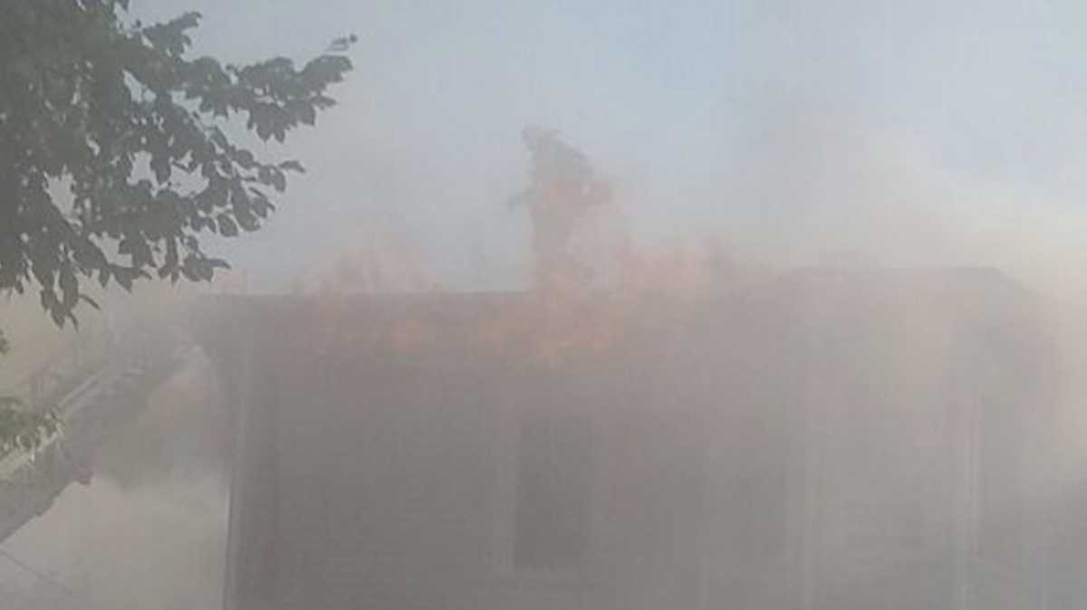 Firefighter safe after getting trapped on roof while battling fire