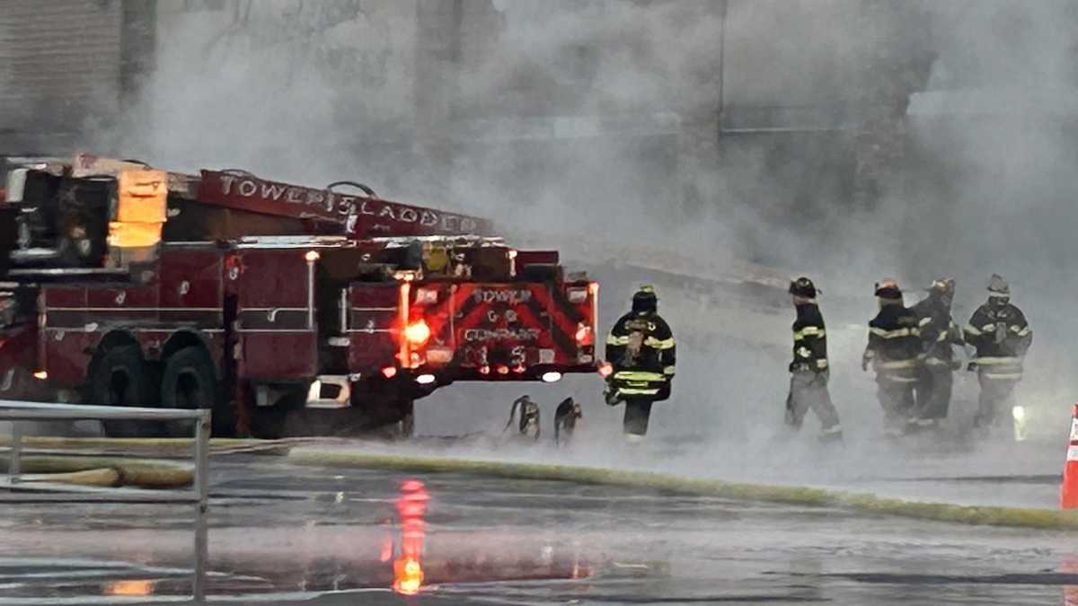 Pa. donut shop closes early to feed firefighters