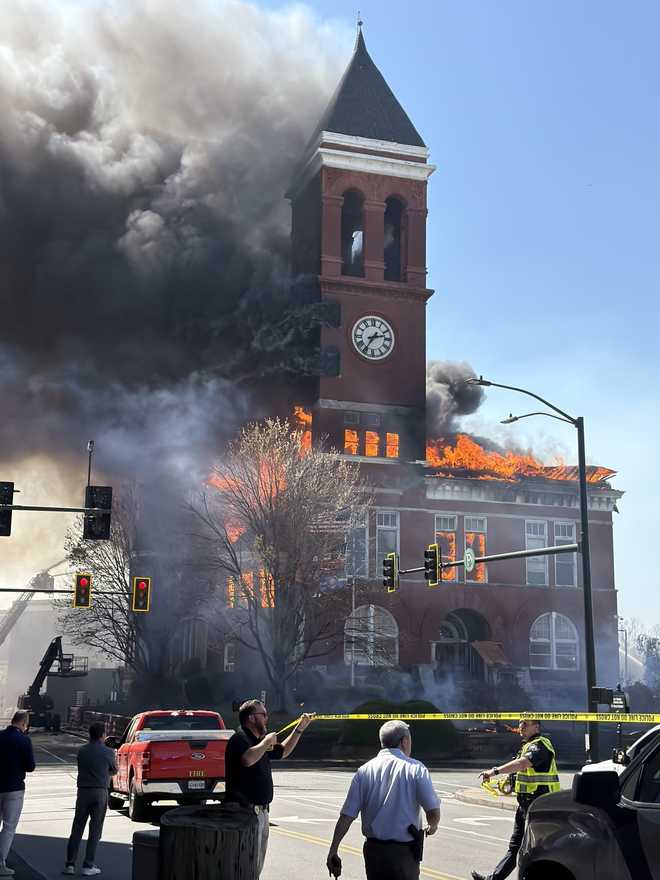GA: Crews respond to blaze at historic courthouse