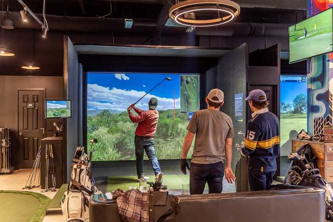 Five Iron Golf opening in downtown Cincinnati with 13 simulators, bar ...
