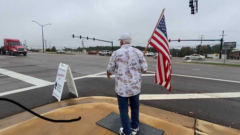 ‘The Flag Man’ honors fellow veterans