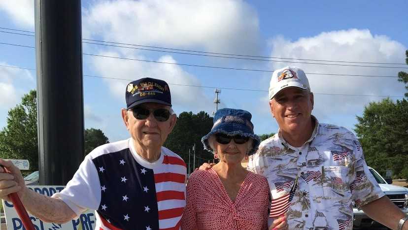 'The Flag Man' continues Memorial Day tradition in honor of WWII ...