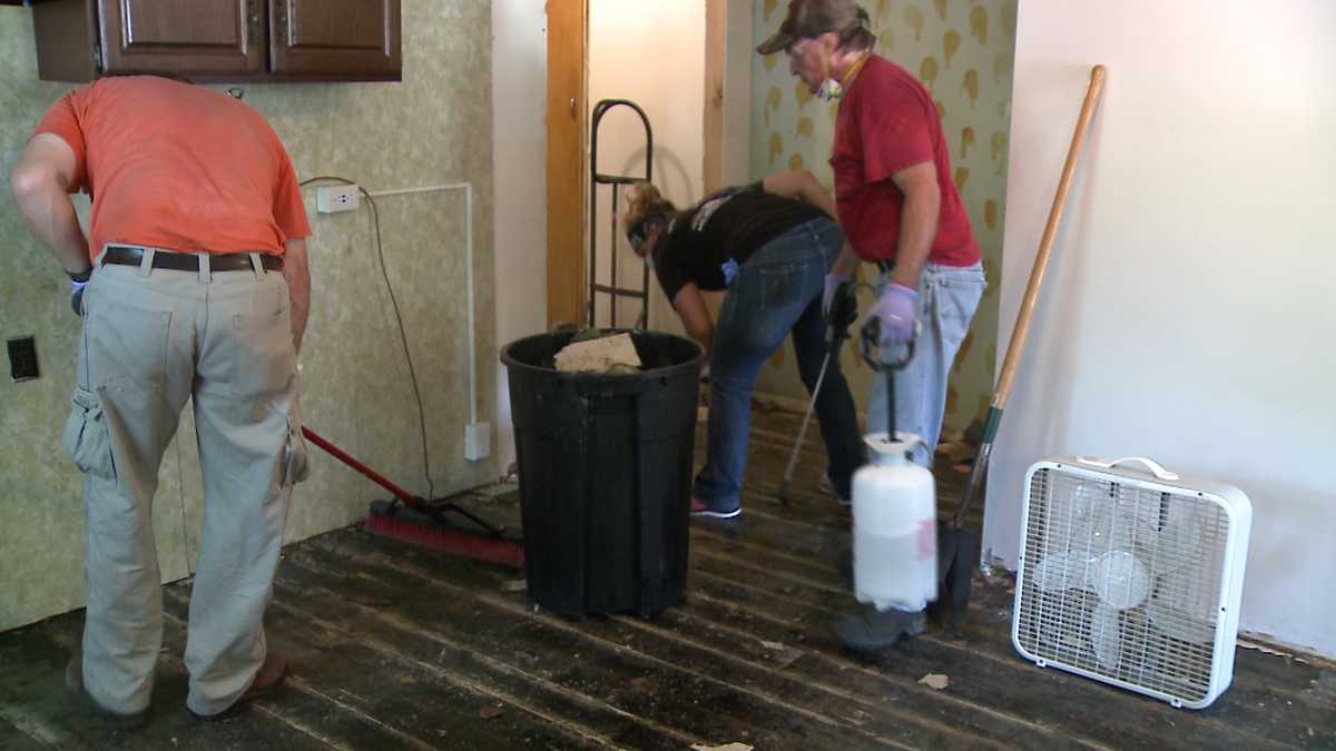 Volunteers help in flood cleanup effort