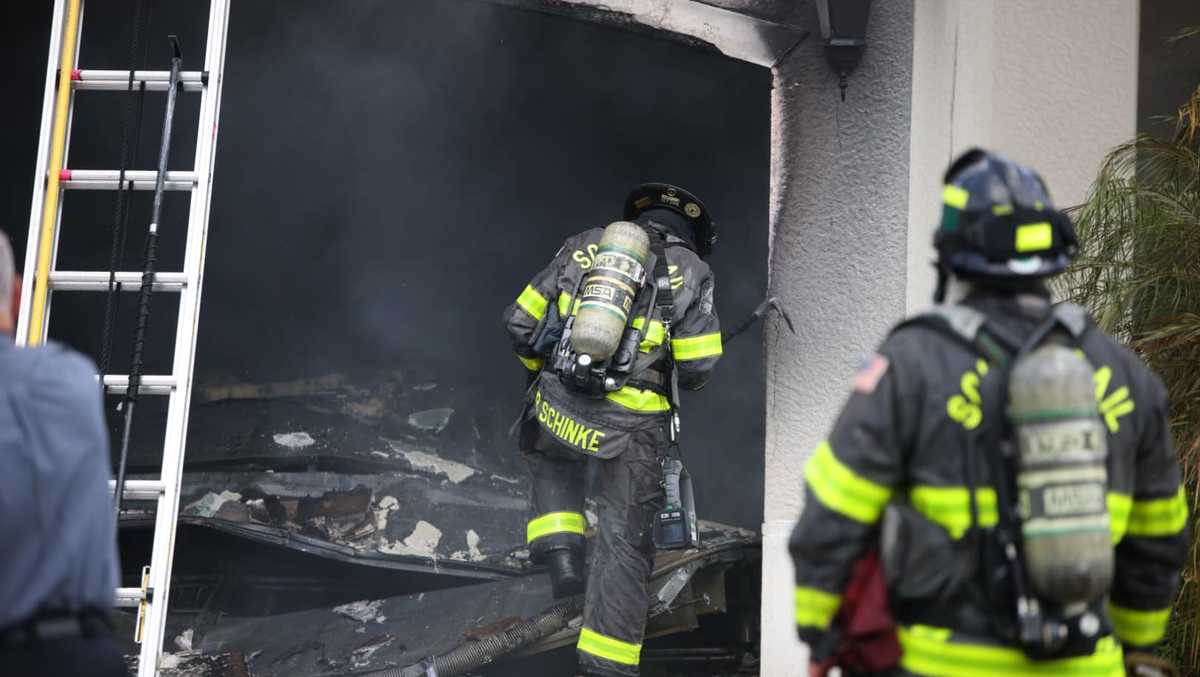 Fort Myers fire crews battle structure fire in Marina Bay