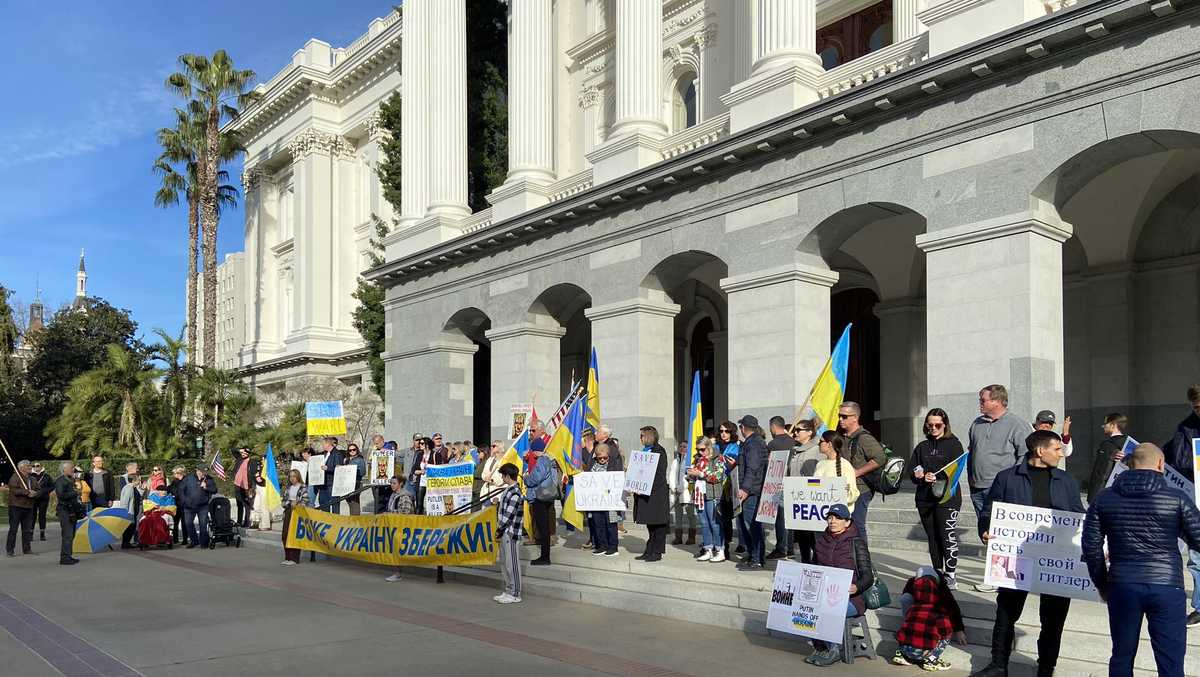 Hundreds rally at California state Capital to support Ukraine