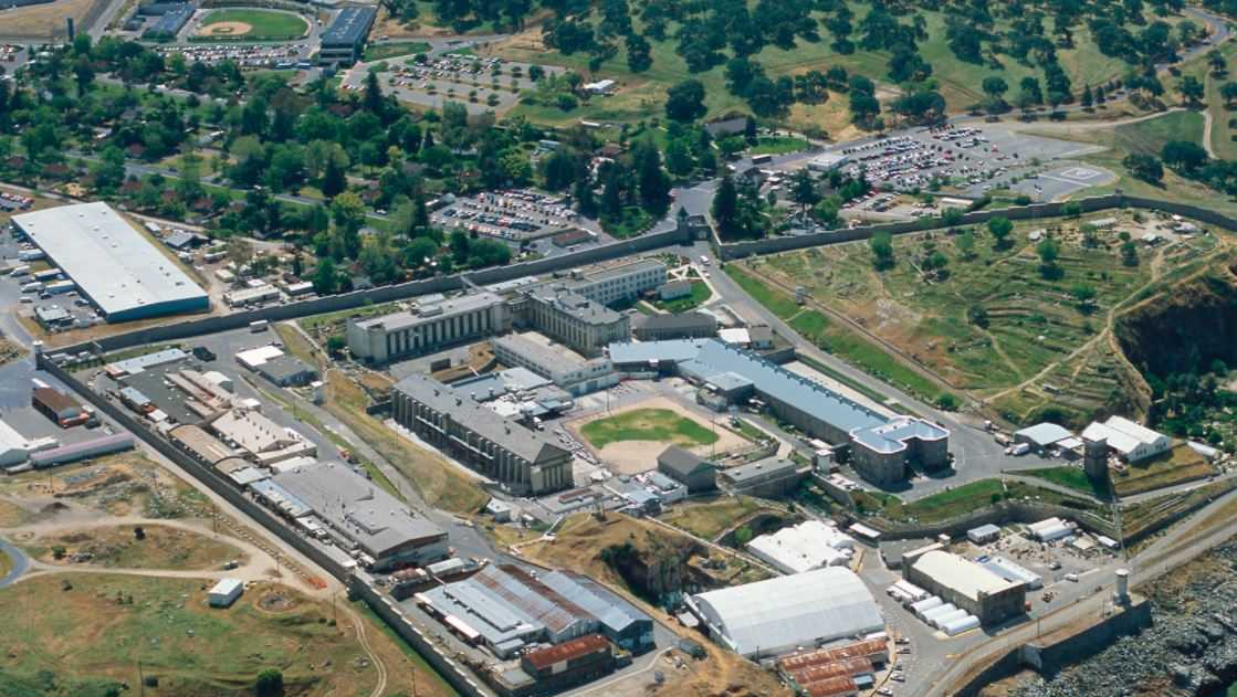 5 hurt in fight by 20 inmates at Folsom prison in California