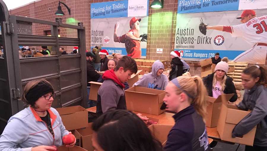 Volunteers line up to help Lancaster County Project For The Needy