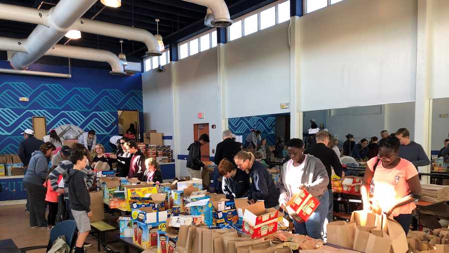 Hundreds gather to commemorate Dr. Martin Luther King by serving others