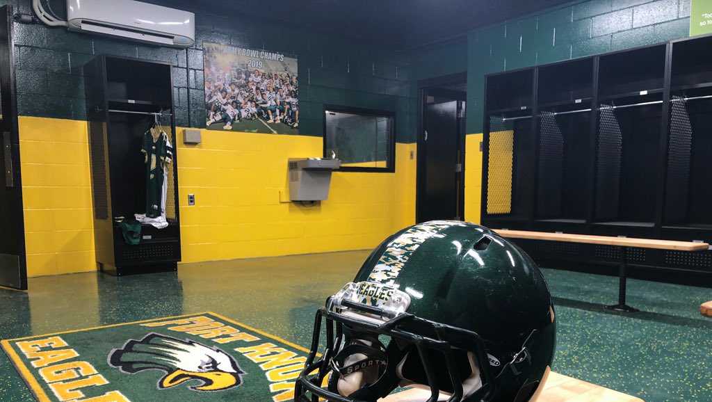 Fort Knox football players see updated locker room for first time