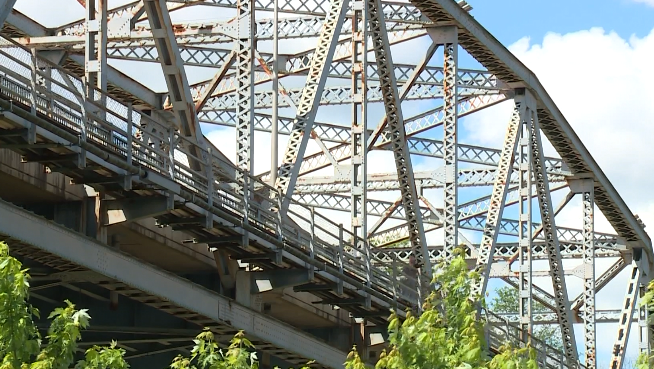 Fourth Street Bridge closes ahead of bridge demolition, construction