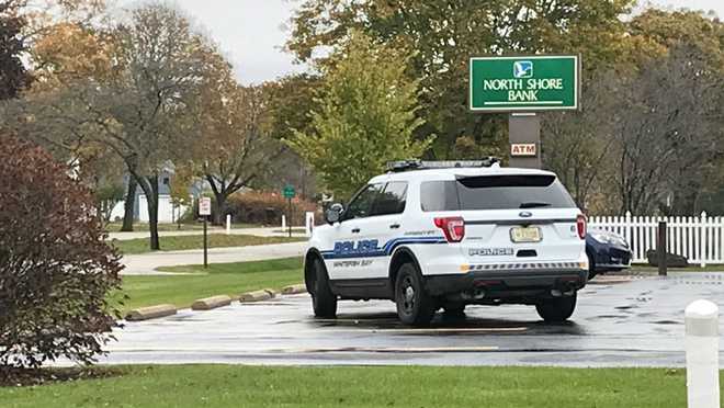 Fox Point bank robbery leads to chase, crash; money recovered at scene