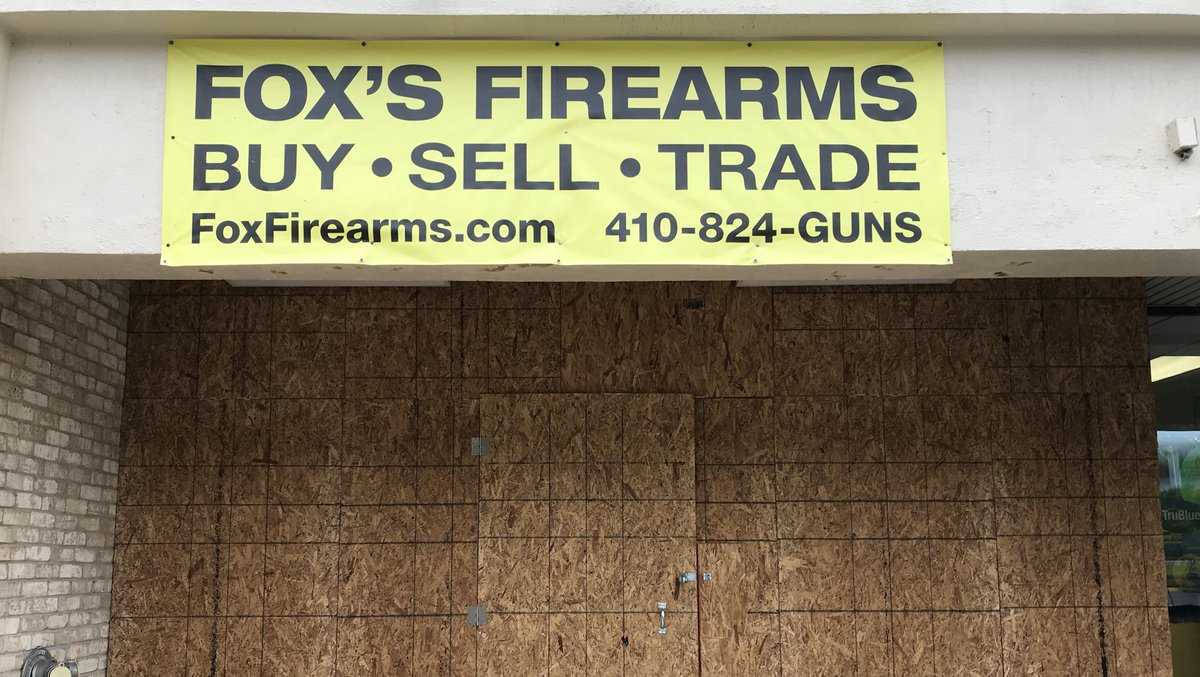 Vehicle rams Fox's Firearms in Fulton burglary case