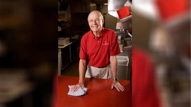 RIP FREDDY: Freddy's Frozen Custard namesake, Freddy Simon, dies at 95
