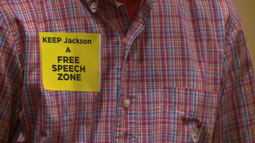 Proposed buffer zone ordinance draws crowd from both sides of abortion ...