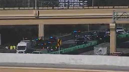 Milwaukee multiple vehicle crash reported closes freeway