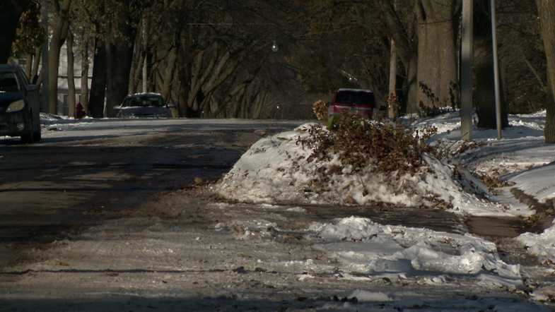 City of Milwaukee extends leaf collection deadline