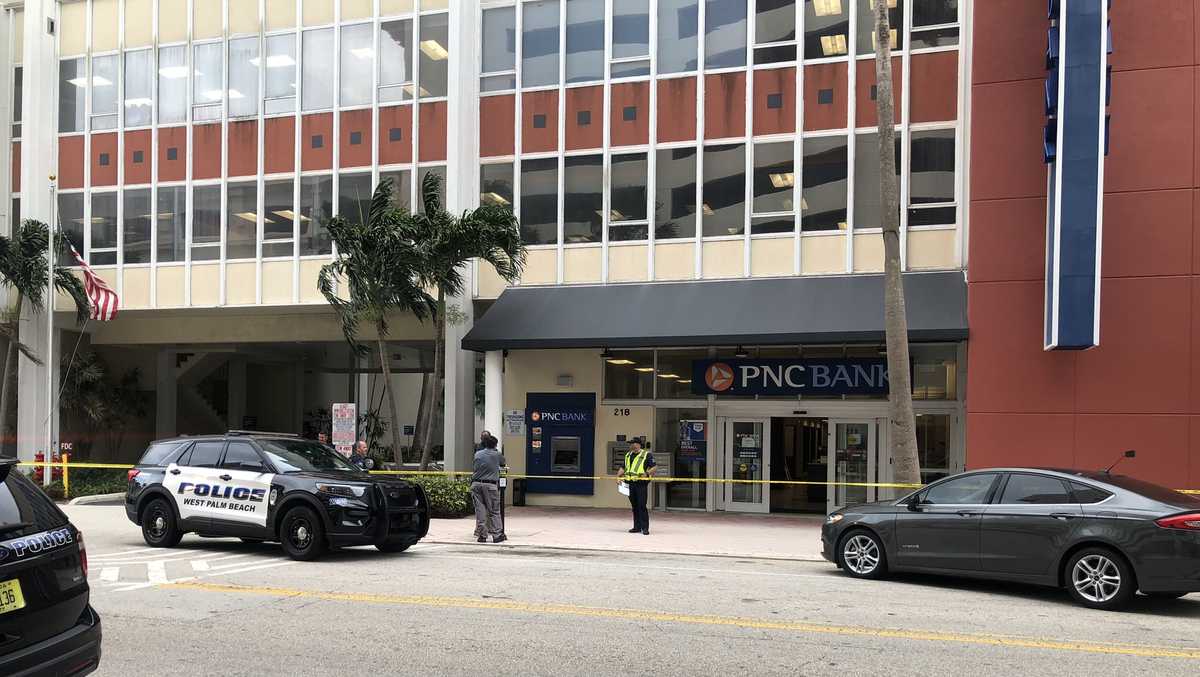 Police searching for suspect in Florida bank robbery