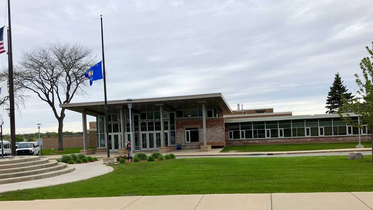 Brookfield Central High School reports 2 cases of lice; parents report more