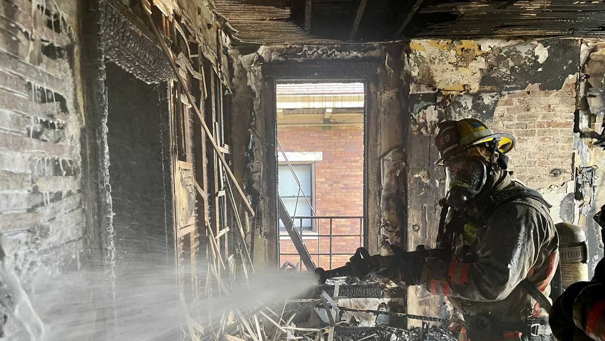 2 firefighters injured while battling structure fire in Avondale