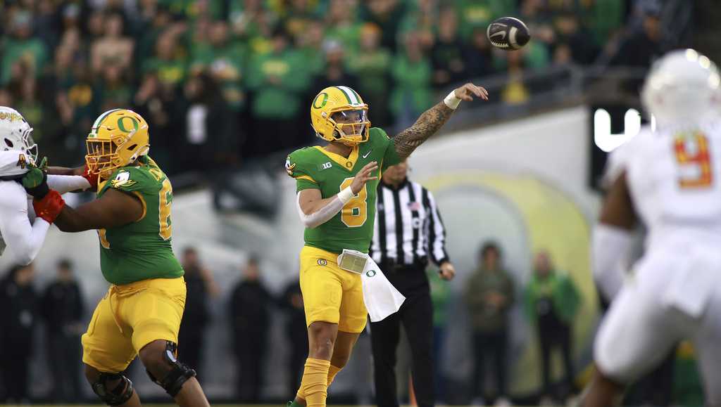 Oregon's Dillon Gabriel breaks NCAA record for total touchdowns