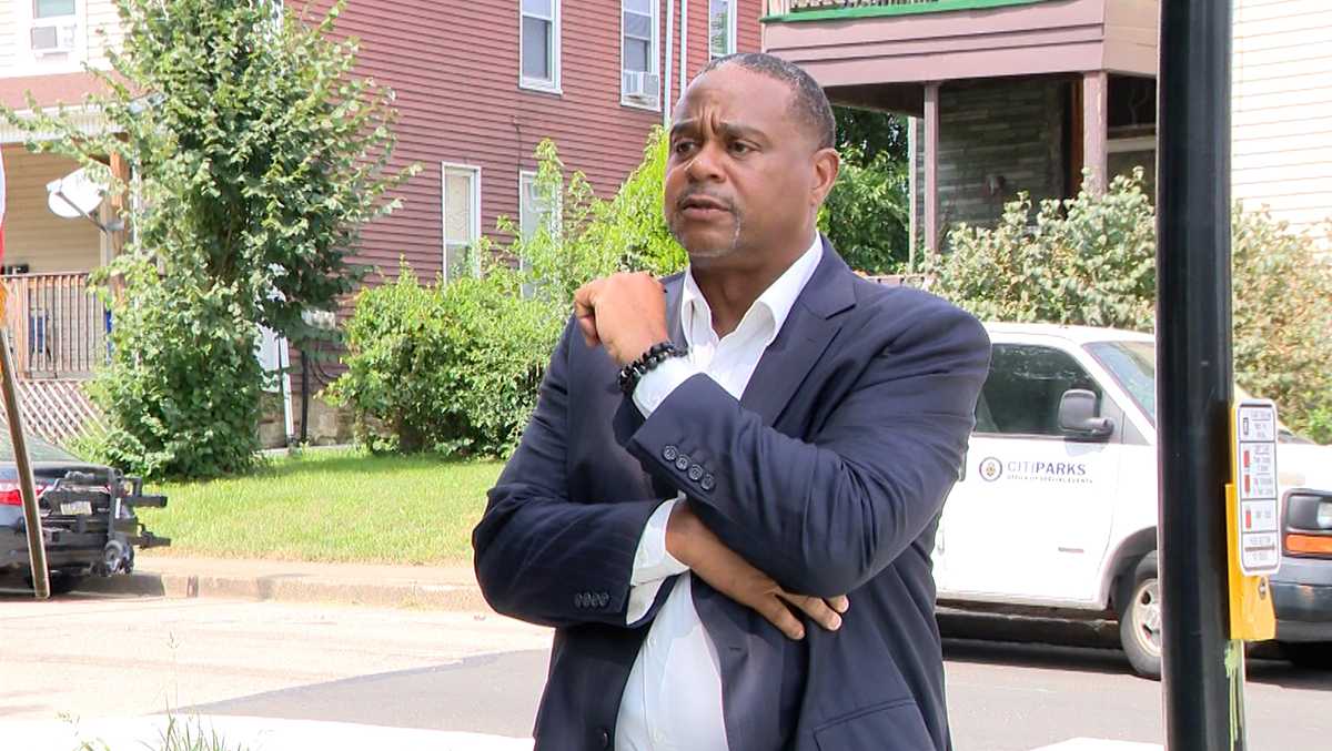 Pittsburgh mayor praises communications director who resigned