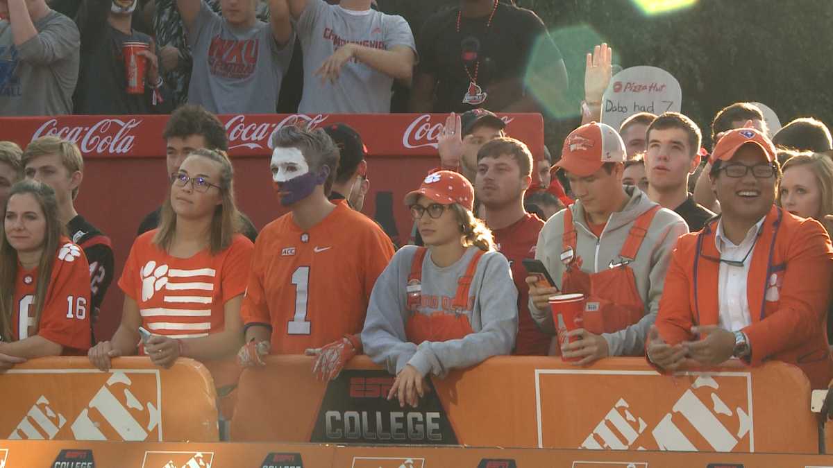 Photos: College GameDay 2017 fan signs