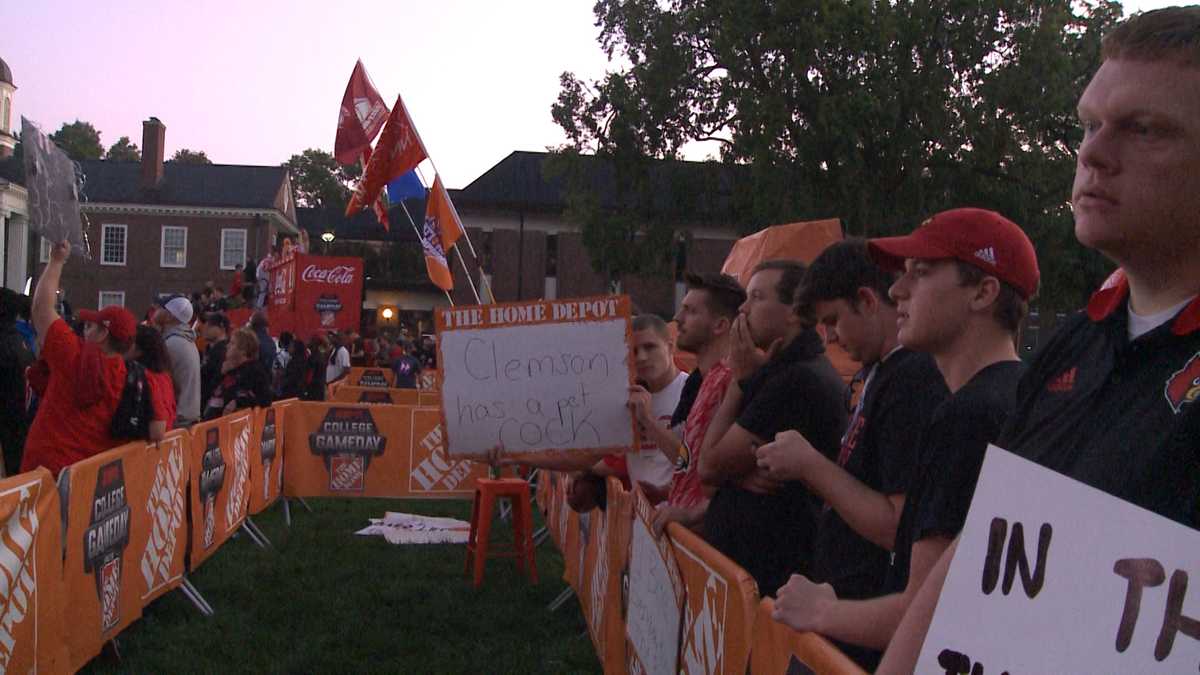 Photos: College GameDay 2017 fan signs