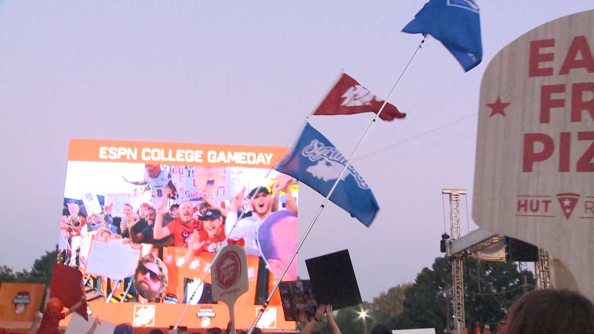 Photos: College GameDay 2017 fan signs
