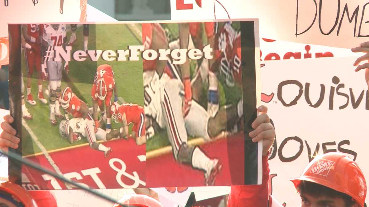 Photos: College GameDay 2017 fan signs