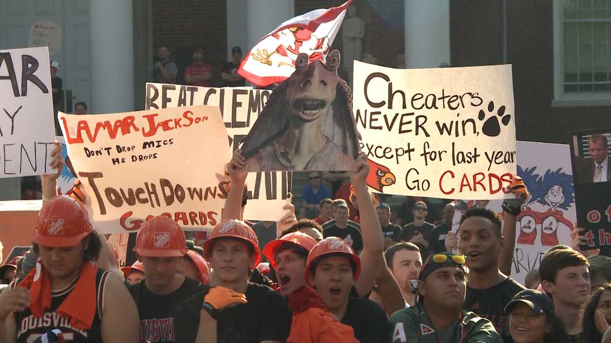 Photos: College GameDay 2017 fan signs