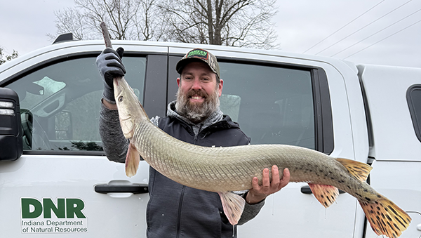 Floyd County man lures record-setting 23-pound fish in Ohio River