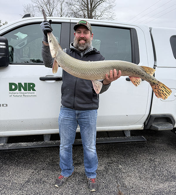 Floyd County man lures record-setting 23-pound fish in Ohio River