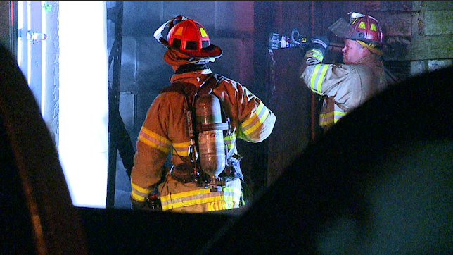 Fire starts inside detached garage near 31st, Marcy streets