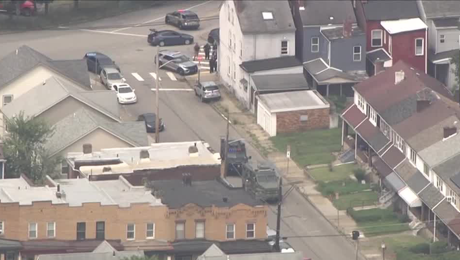 Pittsburgh active shooting situation: Sky 4 flies over Garfield ...