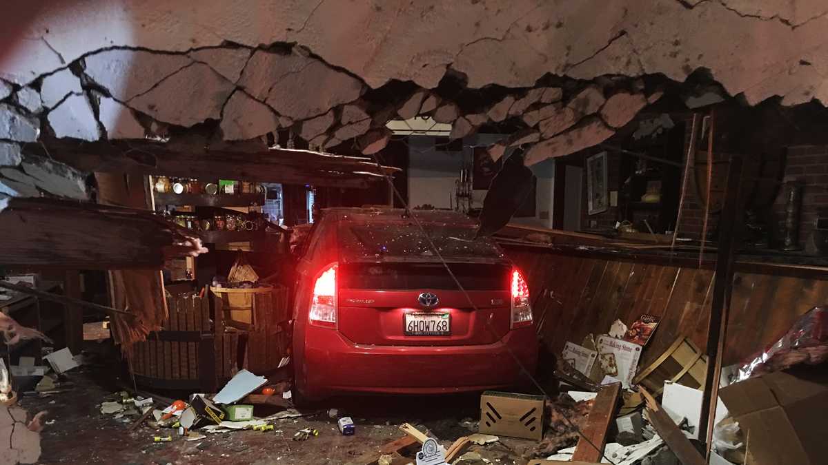 PHOTOS: Car crashes into Gilroy Garlic Shoppe