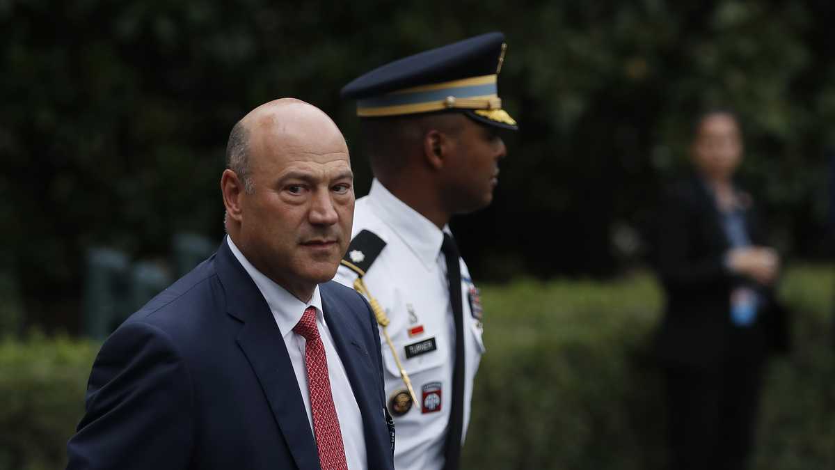 Trump economic adviser Cohn says he’ll stay put