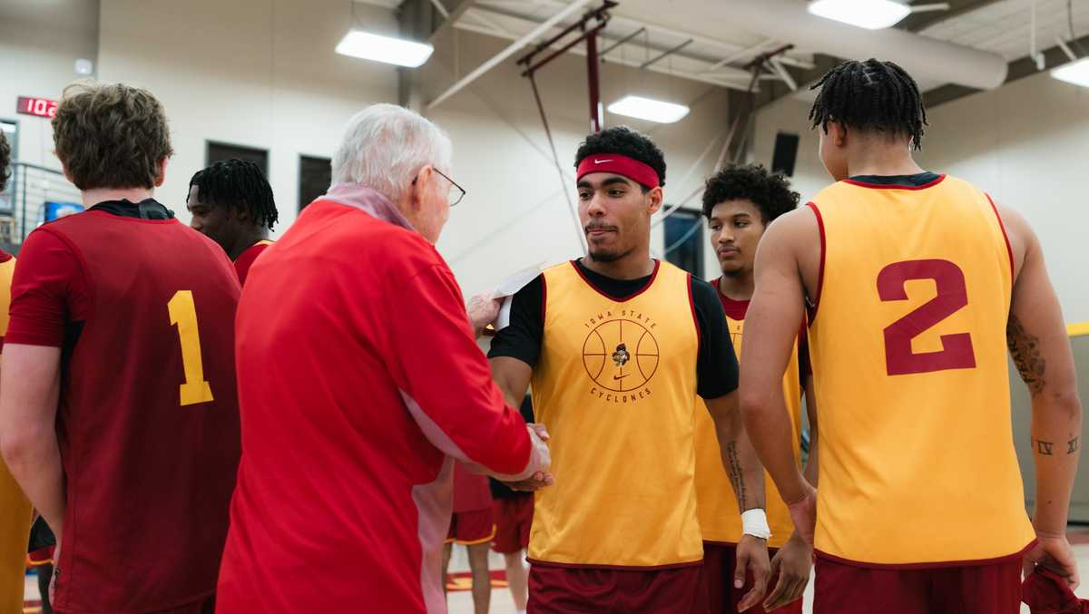 'Roland Rocket' Gary Thompson meets Iowa State basketball team