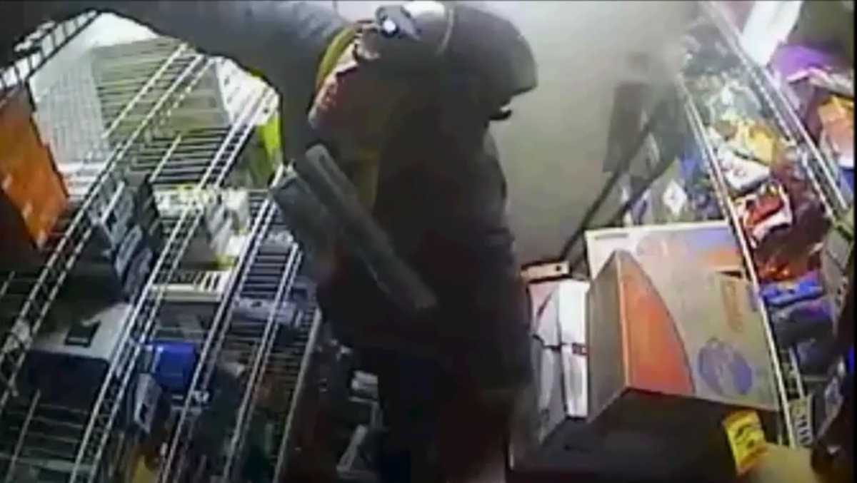 Man Caught On Camera Breaking Into Stealing From Southwest Okc Gas Station