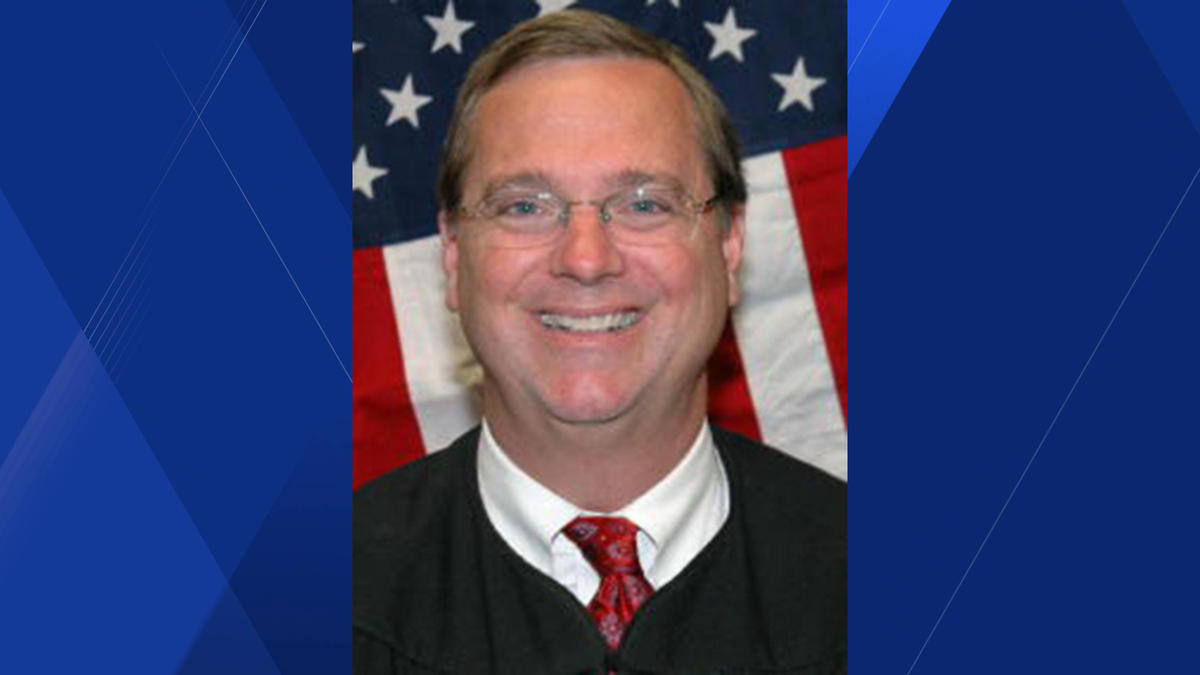 Judge John Carlin, husband of Lee County schools superintendent, in ICU ...